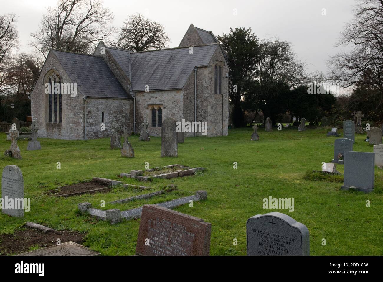 Grade 1 listed 12th century church hi-res stock photography and images ...