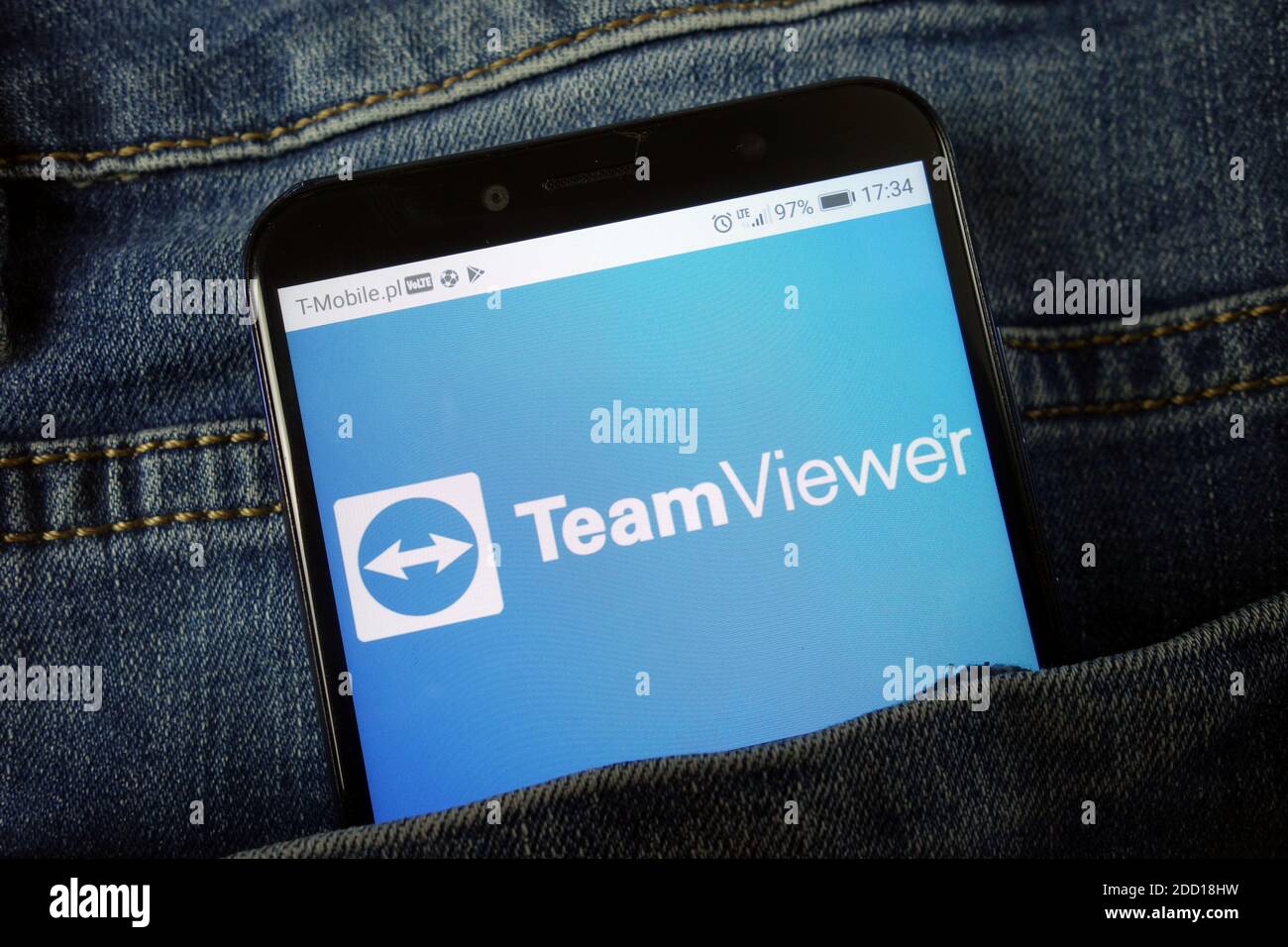 Team viewer hi-res stock photography and images - Alamy