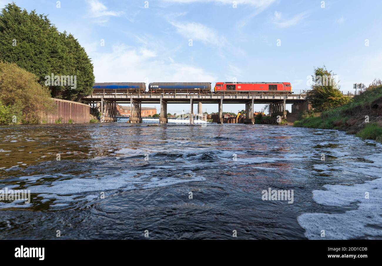 DB cargo Class 60 heavy freight locomotive crossing the river Trent at ...