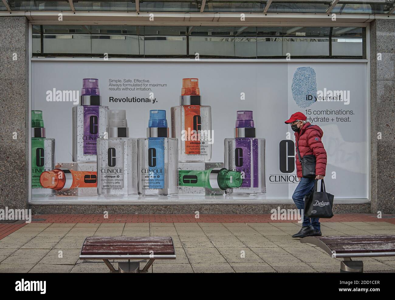 Clinique advert hi-res stock photography and images - Alamy