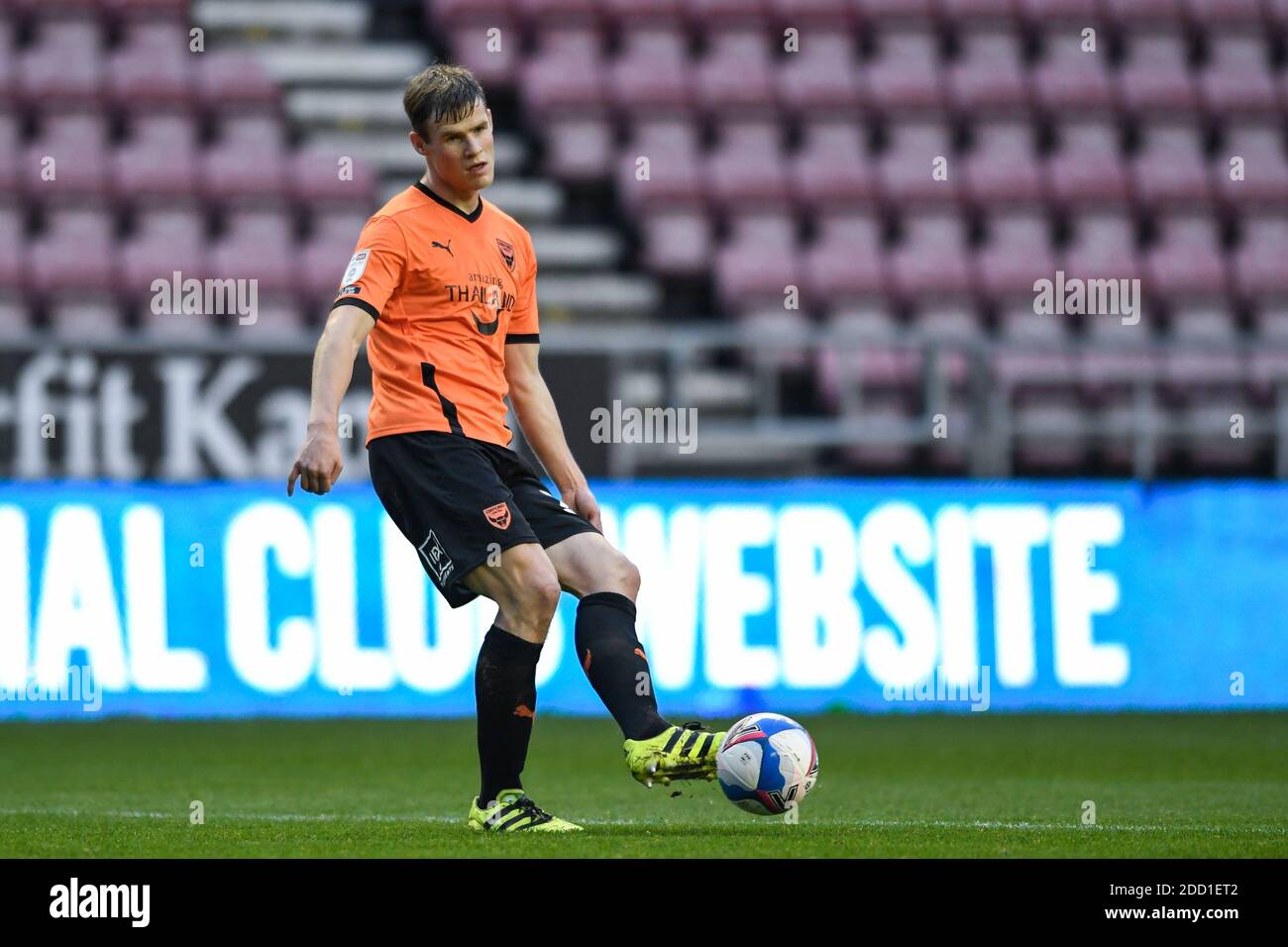 Rob Atkinson #22 of Oxford United passes the ball Stock Photo - Alamy