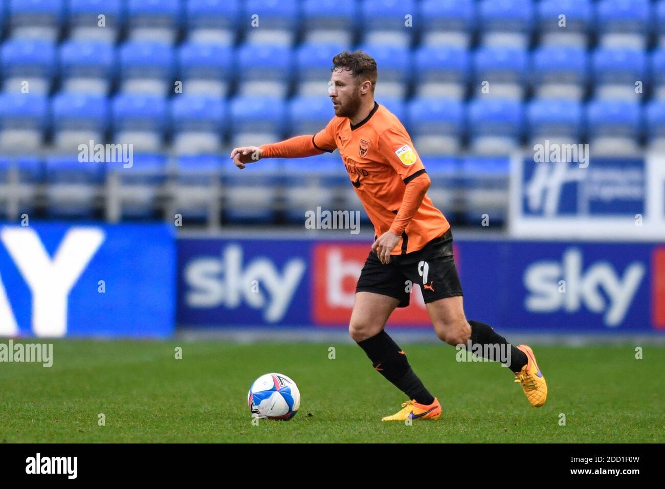 Matty Taylor #9 of Oxford United with the ball Stock Photo - Alamy