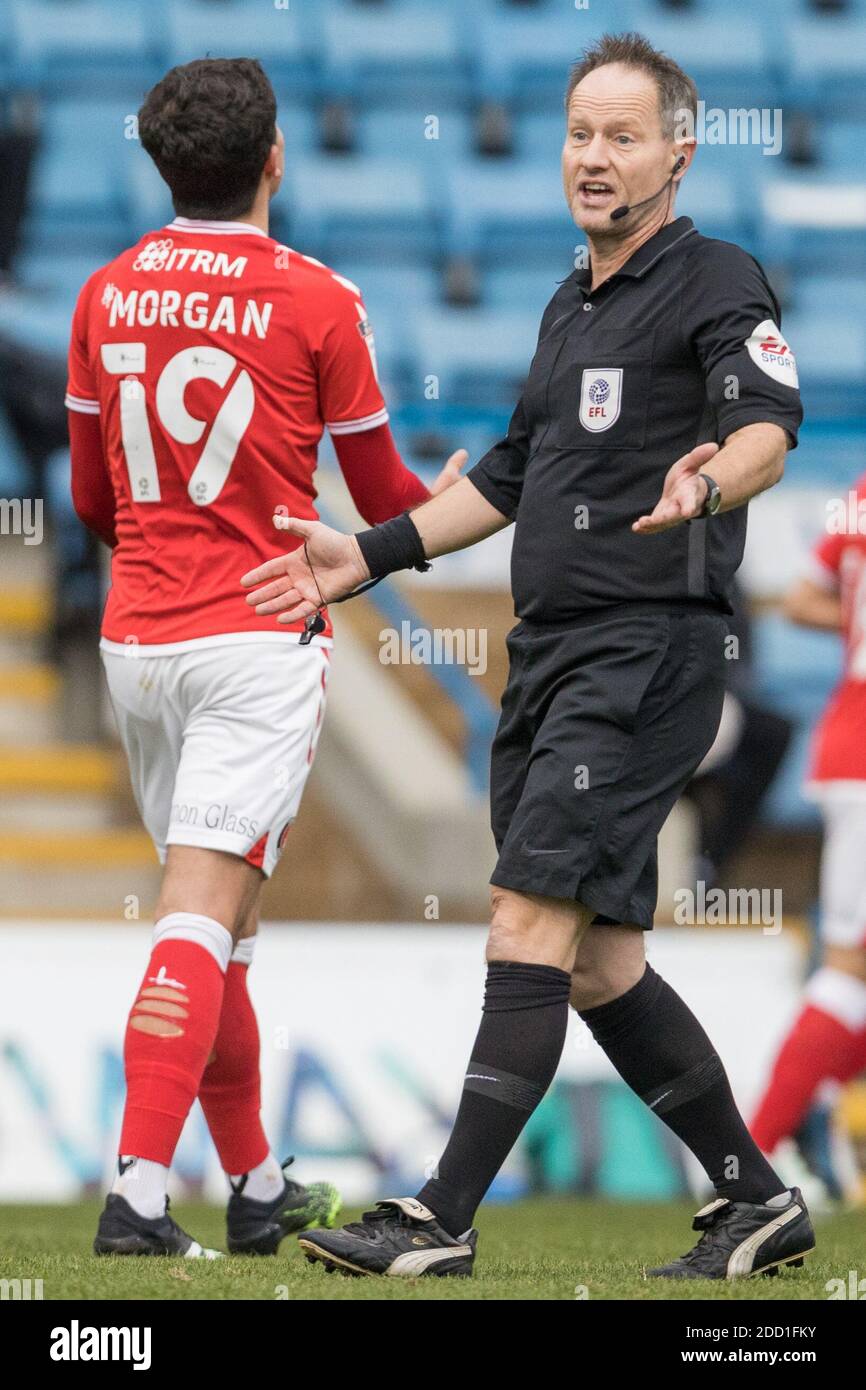 Robert Lewis (Referee) talking with Albie Morgan #19 of Charlton ...