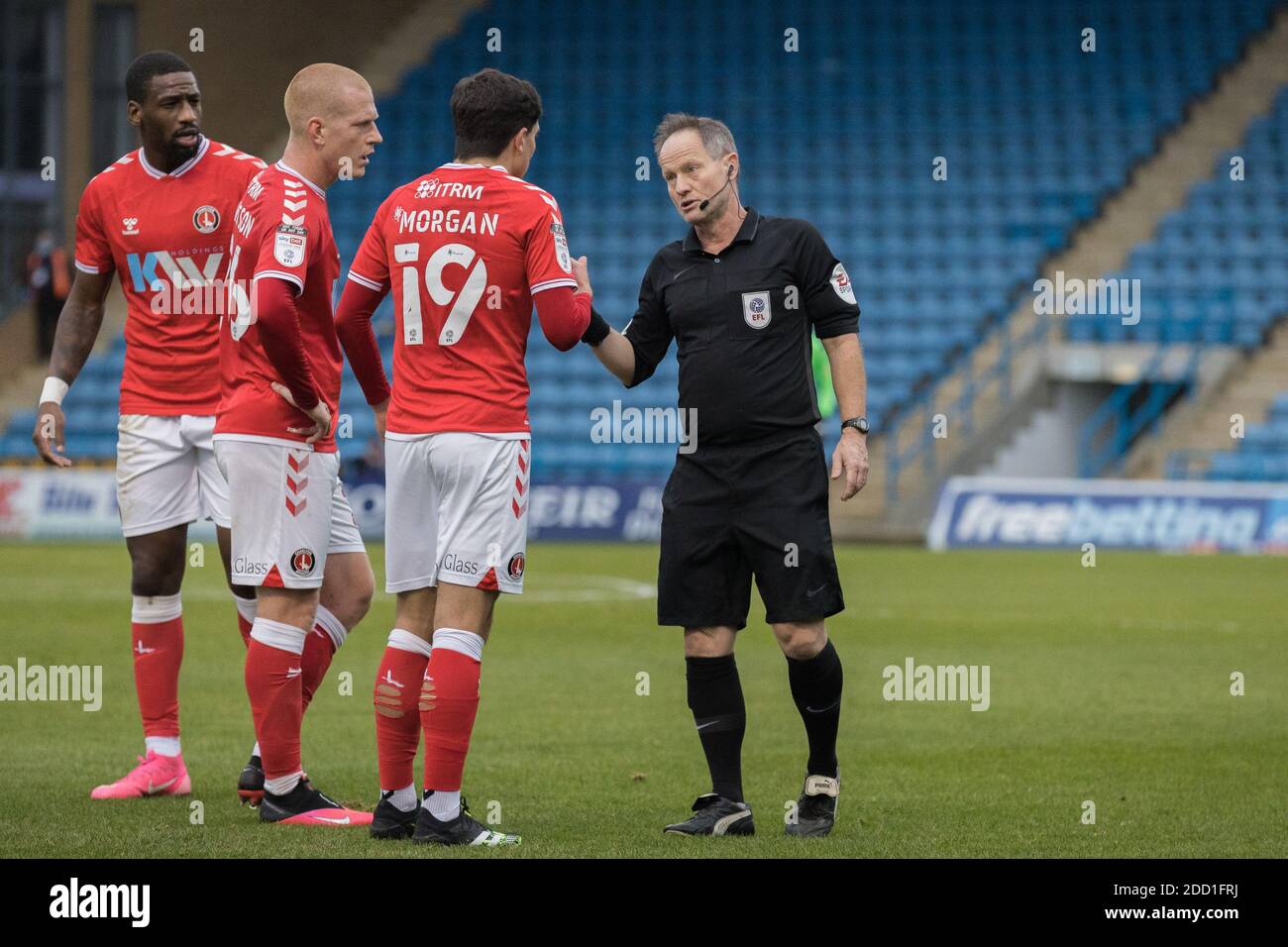 Albie Morgan #19 of Charlton Athletic talking with Robert Lewis ...