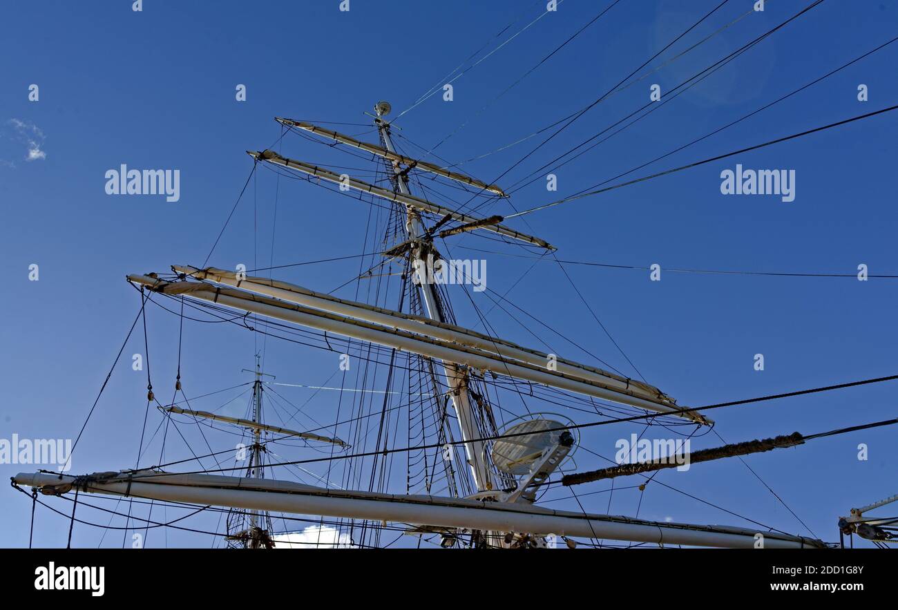 Rigging of a large wooden tall ship, mast and booms Stock Photo - Alamy