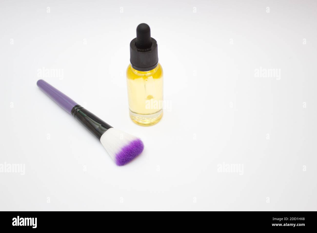 Glass cosmetic dropper bottle hi-res stock photography and images - Alamy