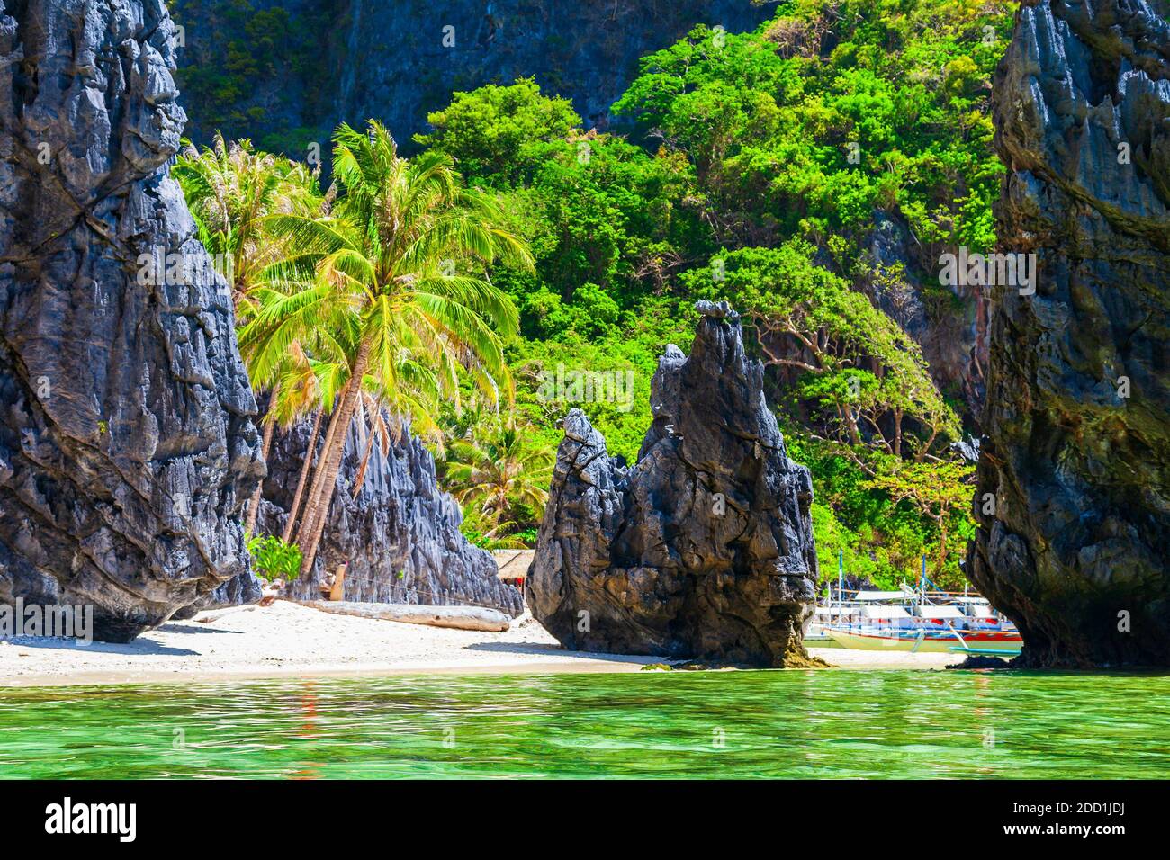 Landscape of the beautiful mountain cliff in the sea, El Nido province ...
