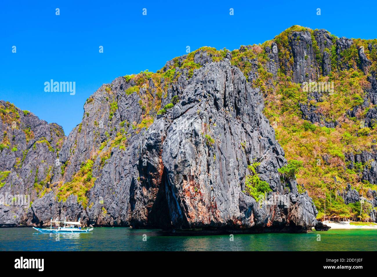 Landscape of the beautiful mountain cliff in the sea, El Nido province ...