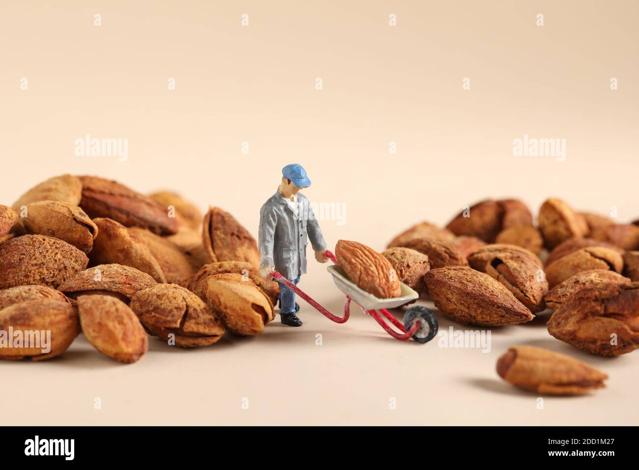 Labor figure hi-res stock photography and images - Alamy