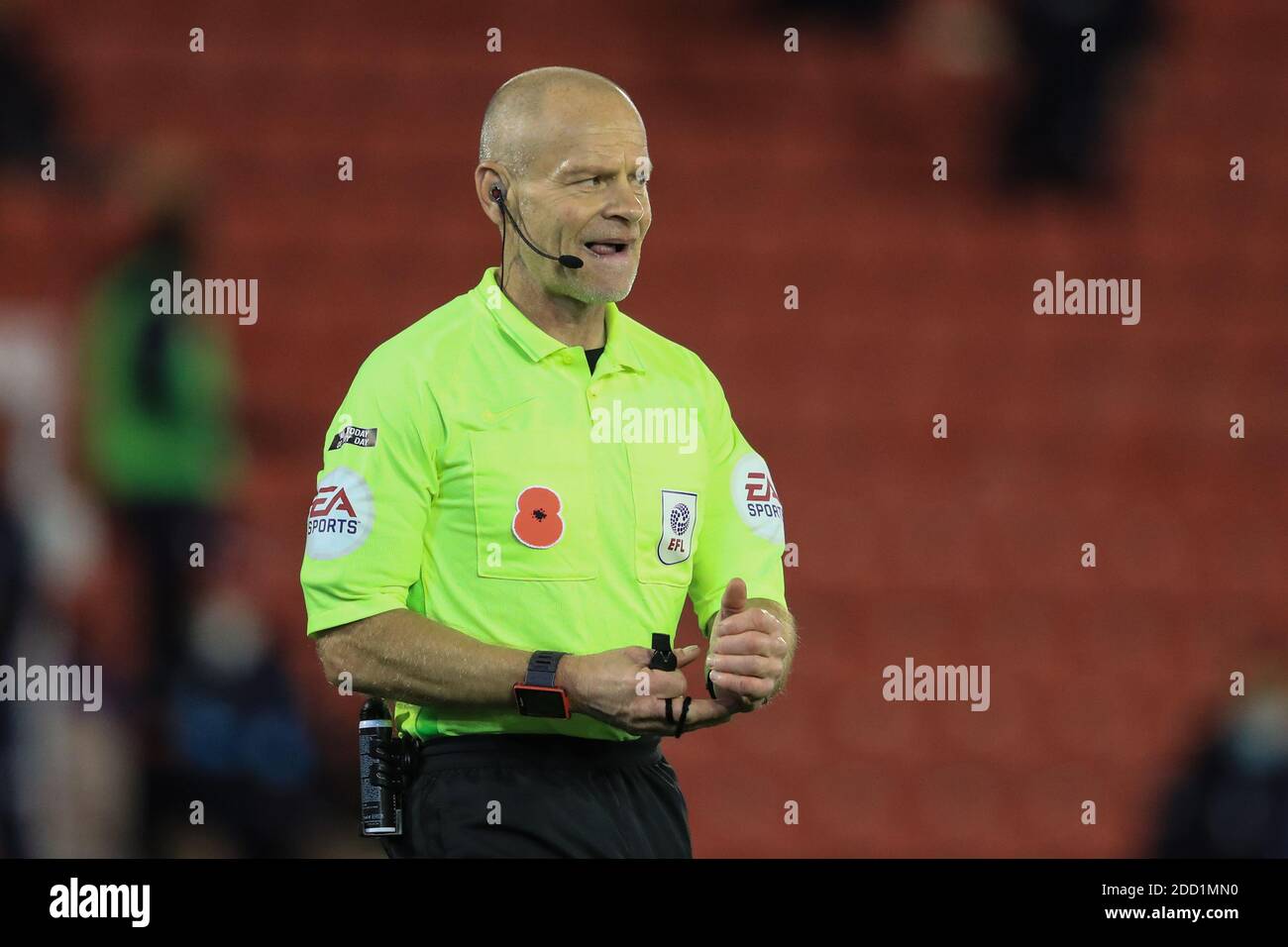 Referee Andy Woolmer during the game Stock Photo - Alamy