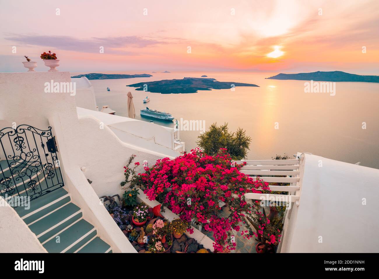 Amazing landscape of Fira, white architecture caldera view Santorini ...