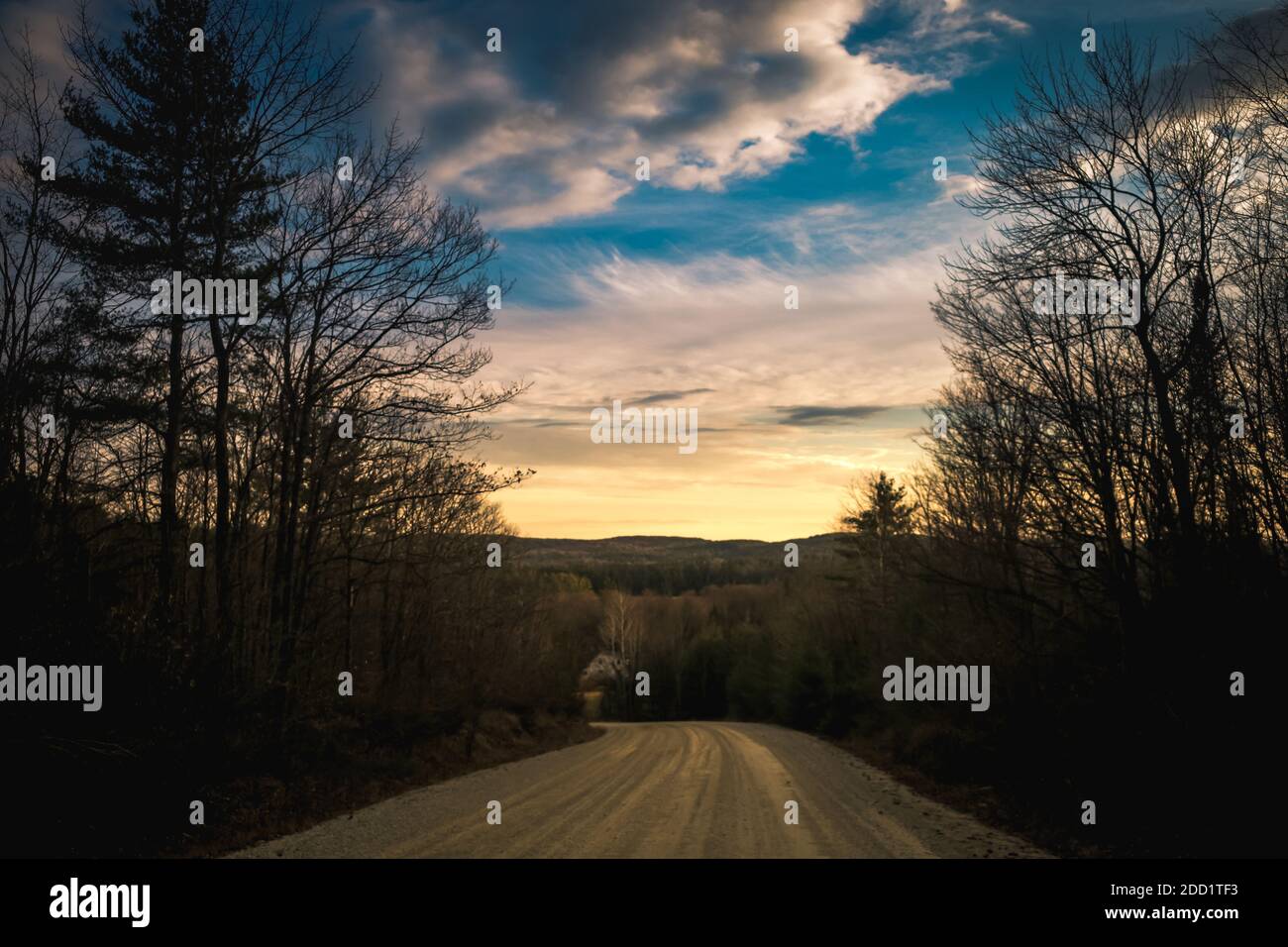 Hill top road hi-res stock photography and images - Alamy