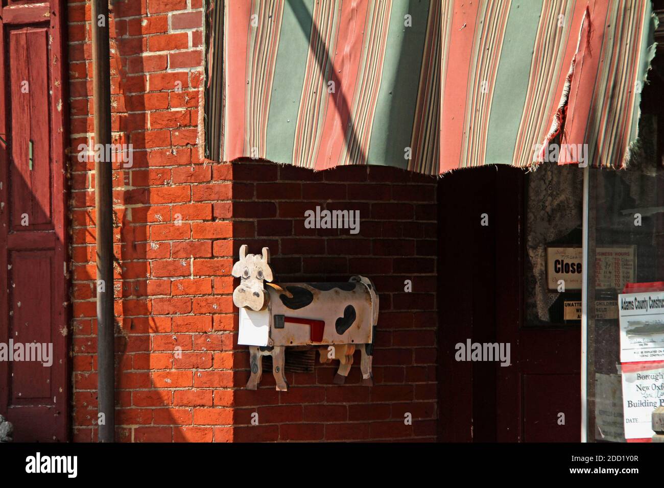 Cow mailbox hi-res stock photography and images - Alamy