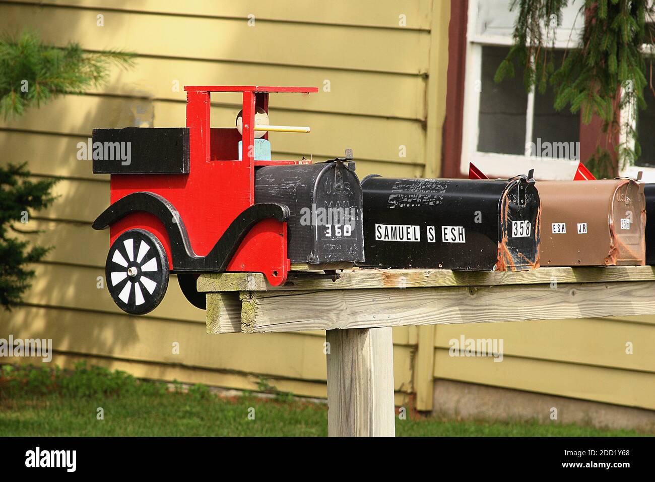 Funny mailbox in the U.S.A Stock Photo - Alamy