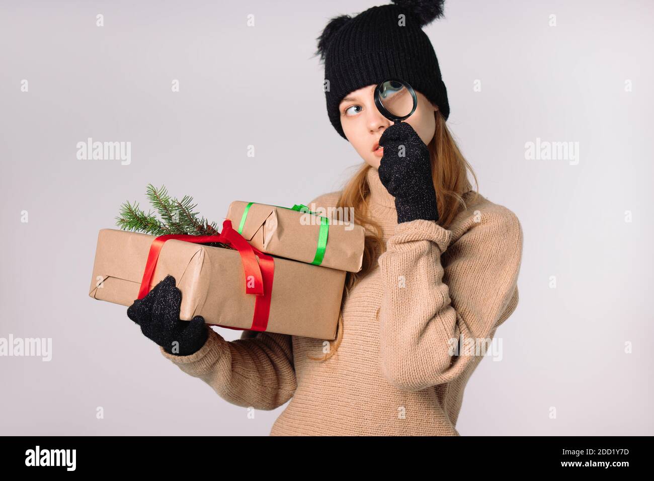 Santa claus with magnifying glass hi-res stock photography and images ...