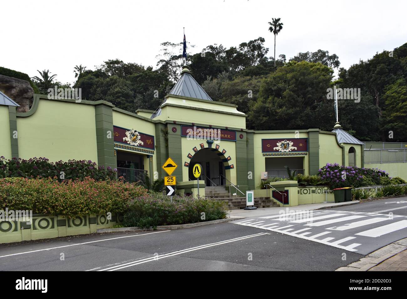 Zoo architecture hi-res stock photography and images - Alamy
