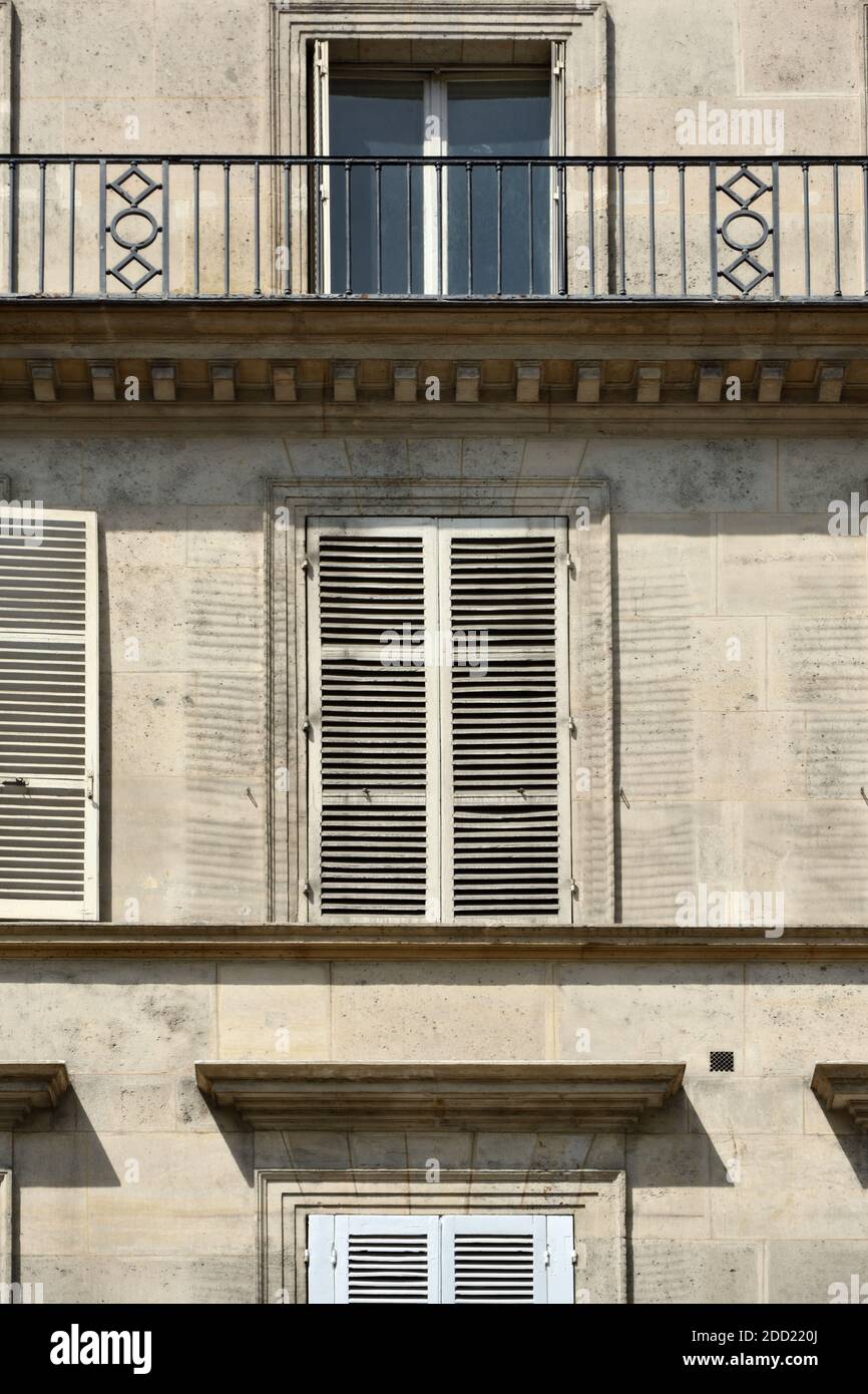 Paris window balcony hi-res stock photography and images - Alamy