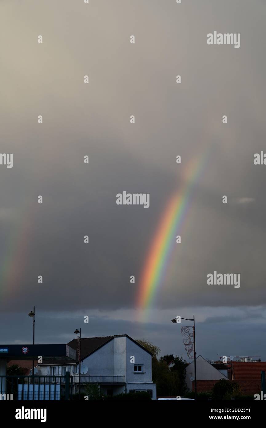 Blue horizon rainbow scenery hi-res stock photography and images - Alamy