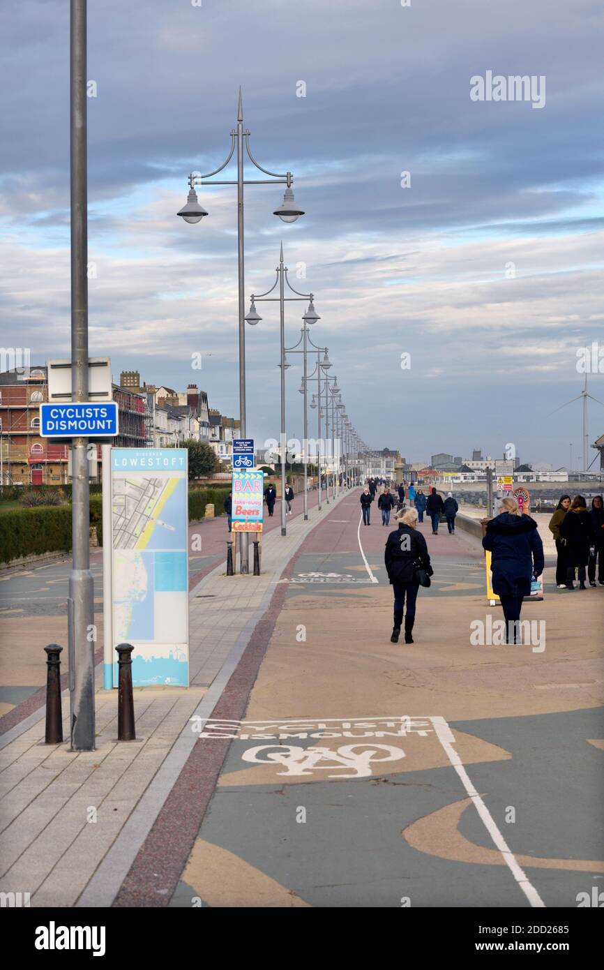 Lowestoft seafront promenade hi-res stock photography and images - Alamy