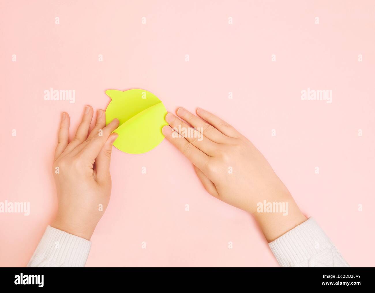 Sticker Photo template in minimal style with copy space Woman is ...