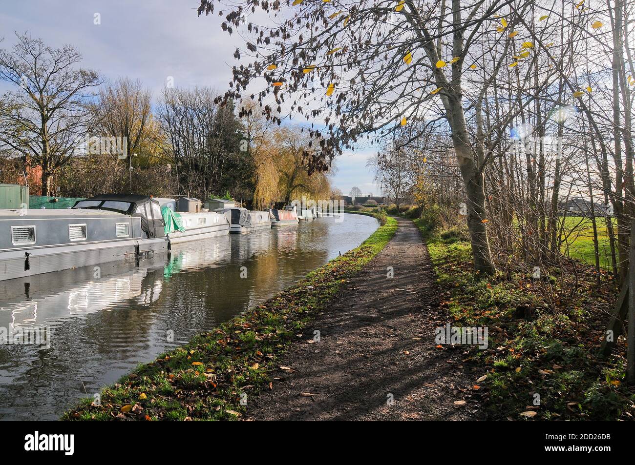 Autumn scene on the Leeds-Liverpool Canal Stock Photo - Alamy