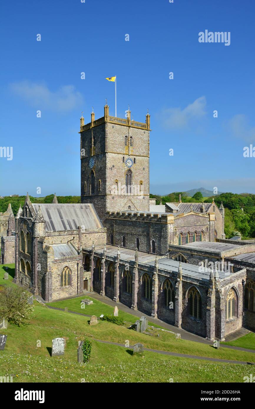 English romanesque architecture hi-res stock photography and images - Alamy