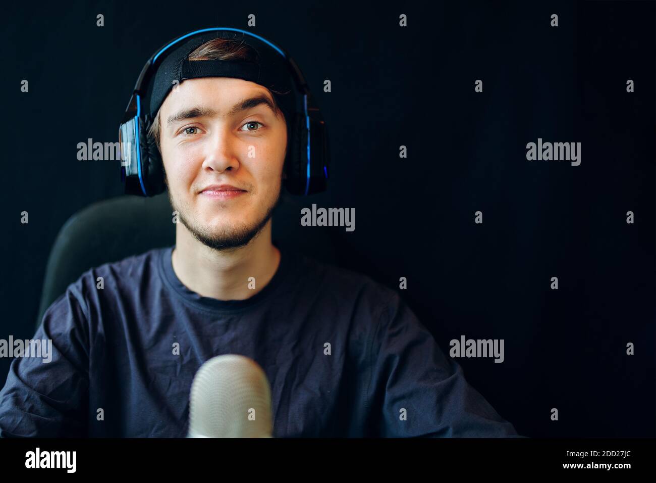 Video game voice hi-res stock photography and images - Alamy