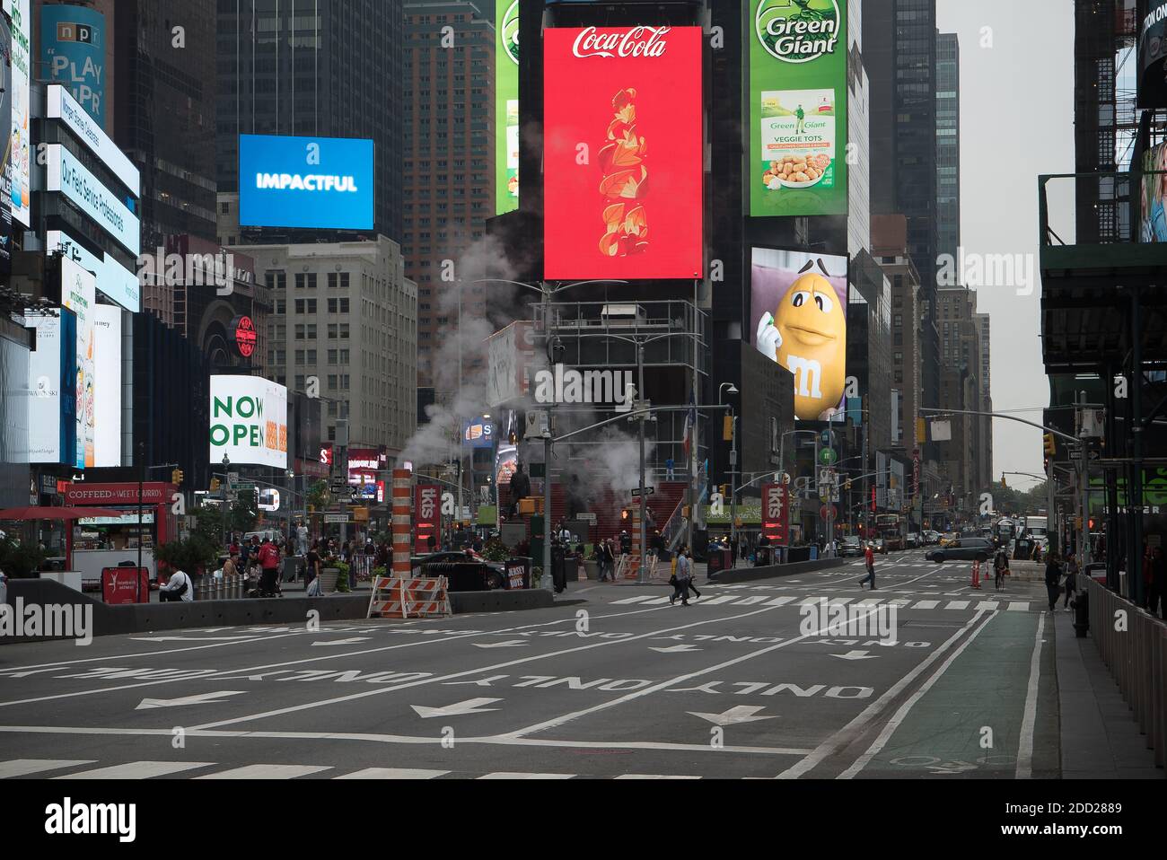 Times square sign coca cola hi-res stock photography and images - Alamy