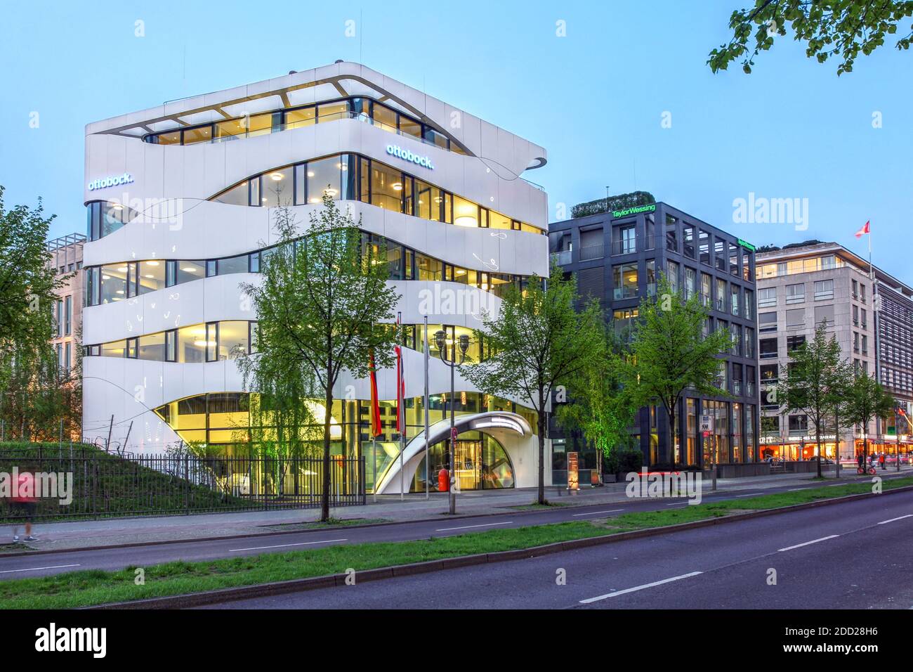Office building architecture hi-res stock photography and images - Alamy
