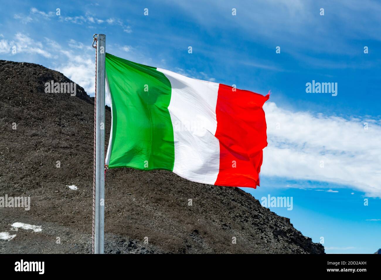 Green-white-red national italian flag waving on mast in sunny day Stock ...