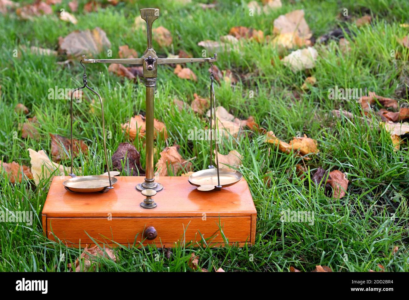 Vintage scale hi-res stock photography and images - Alamy