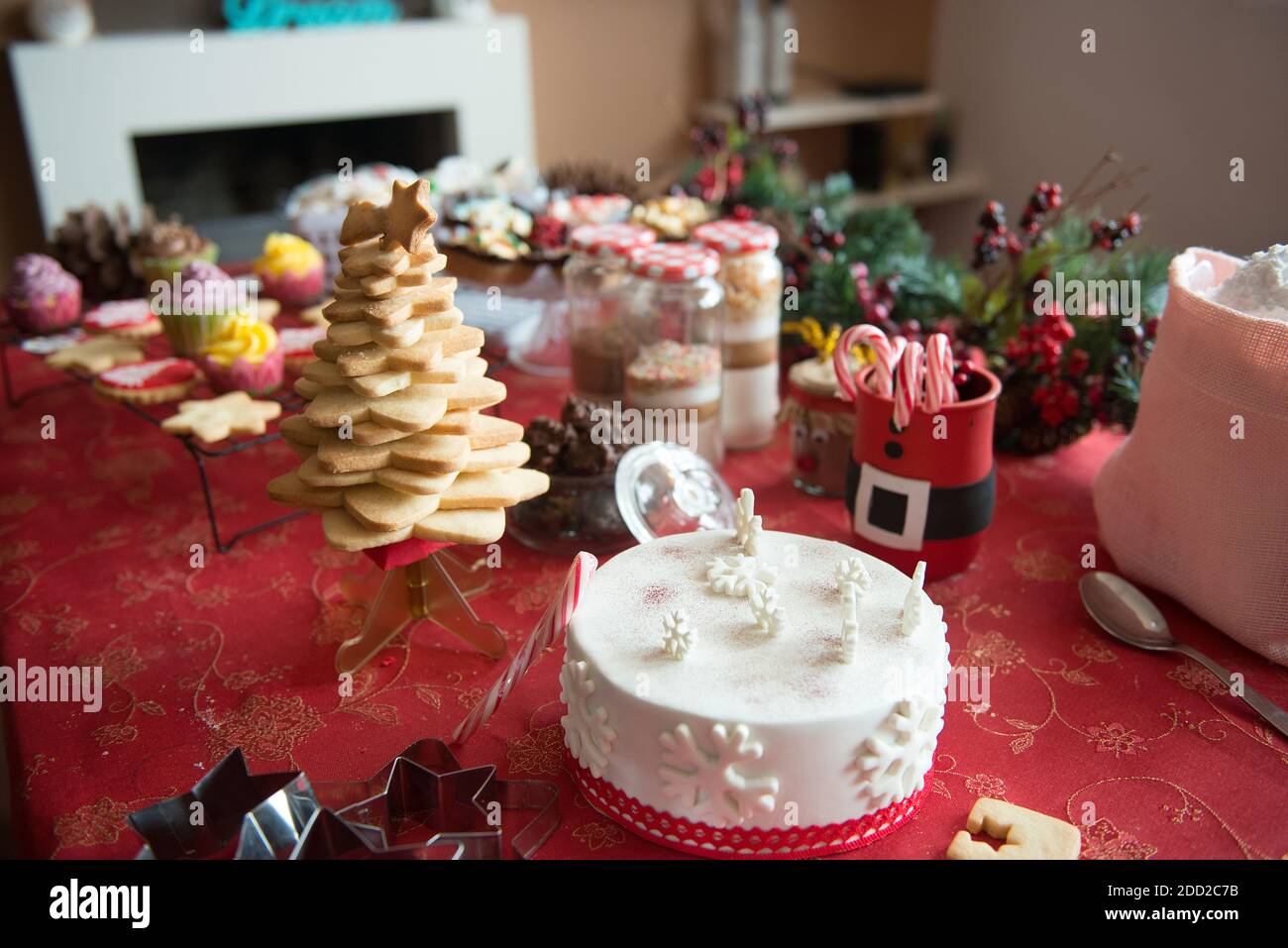 Table of sweets hi-res stock photography and images - Alamy