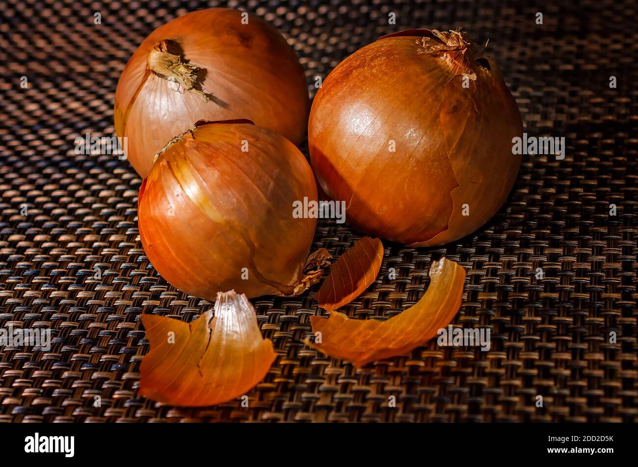 Skin of onion hi-res stock photography and images - Alamy