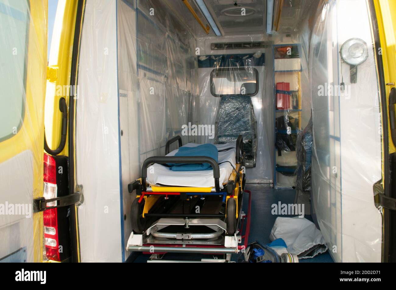 Paramedic bed hi-res stock photography and images - Alamy