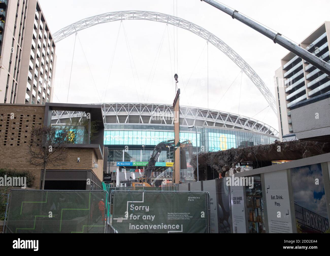 Wembley Stadium, UK. 23rd Nov, 2020. Building works are carried out at ...