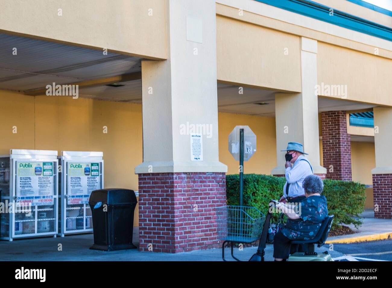 Augusta, Ga / USA - 11 20 20: Senior wearing a face mask outside of ...