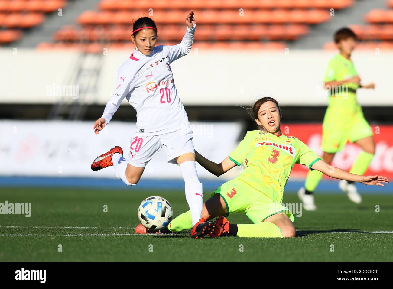 Komazawa Olympic Park Stadium, Tokyo, Japan. 21st Nov, 2020. (L-R) Kotono Tamazakura (Cerezo ...