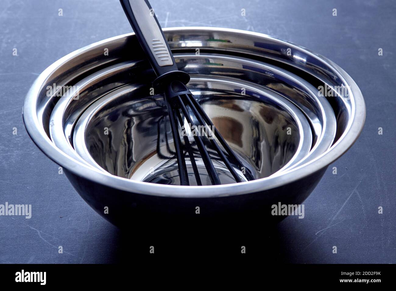 A studio photo of a kitchen mixing bowl Stock Photo - Alamy