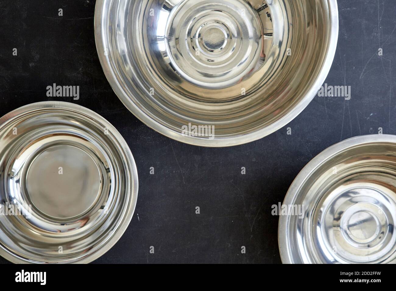 A studio photo of a kitchen mixing bowl Stock Photo - Alamy