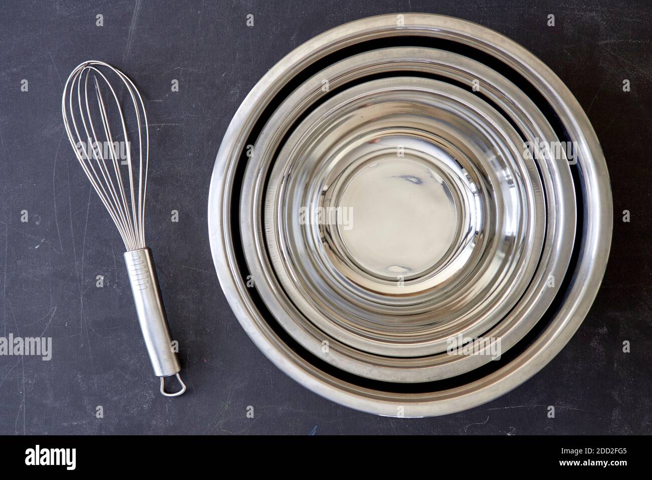 A studio photo of a kitchen mixing bowl Stock Photo - Alamy