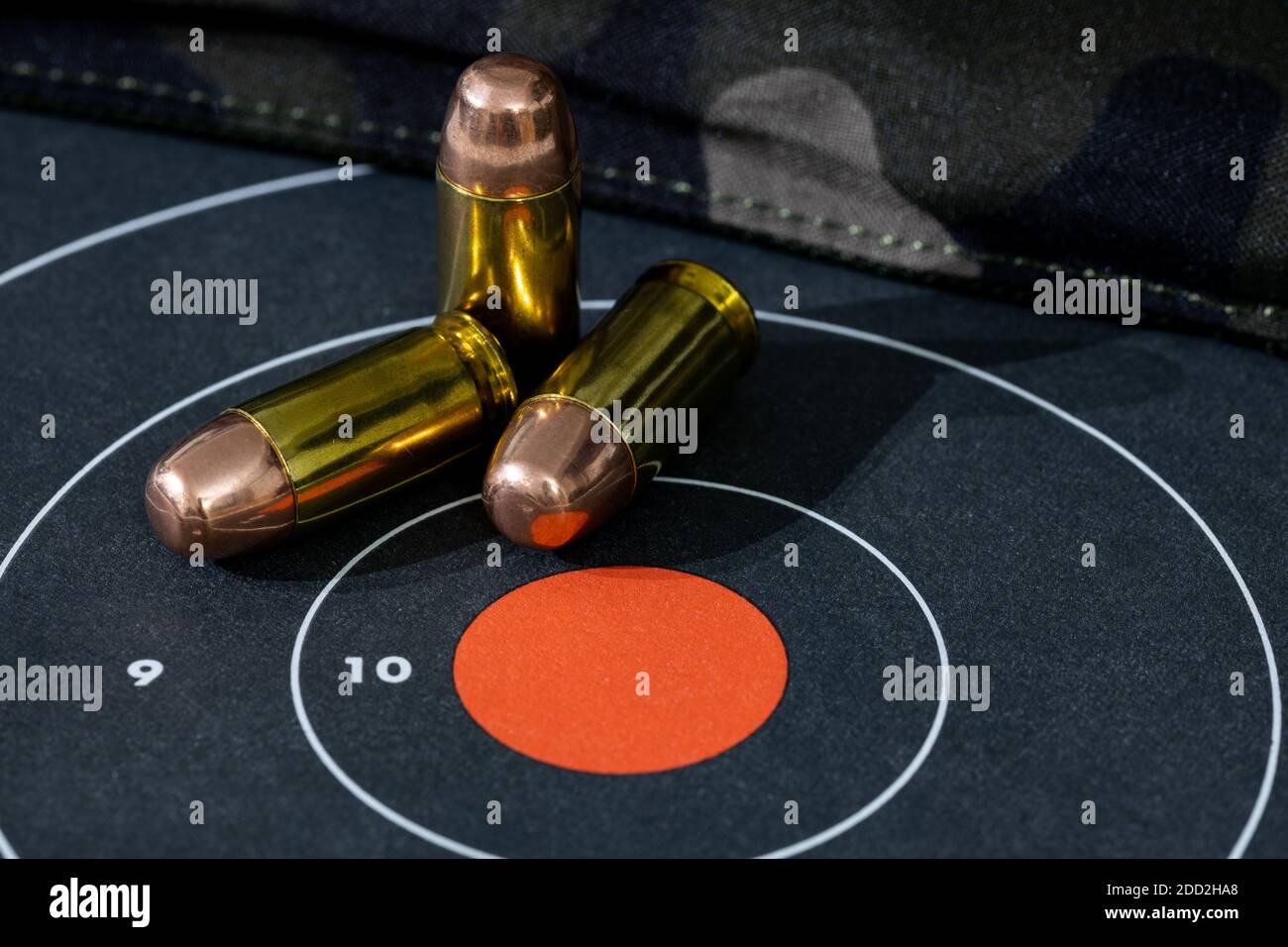 Cartridge and bullet display case hi-res stock photography and images ...