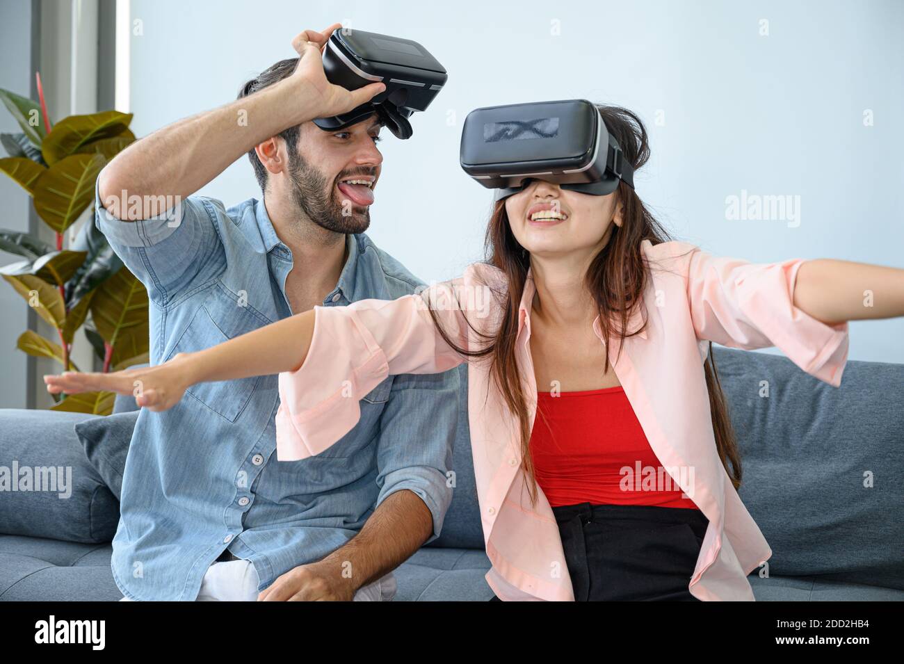 Vr family hi-res stock photography and images - Alamy