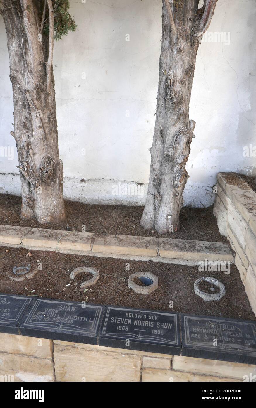 Knots landing tv hi-res stock photography and images - Alamy