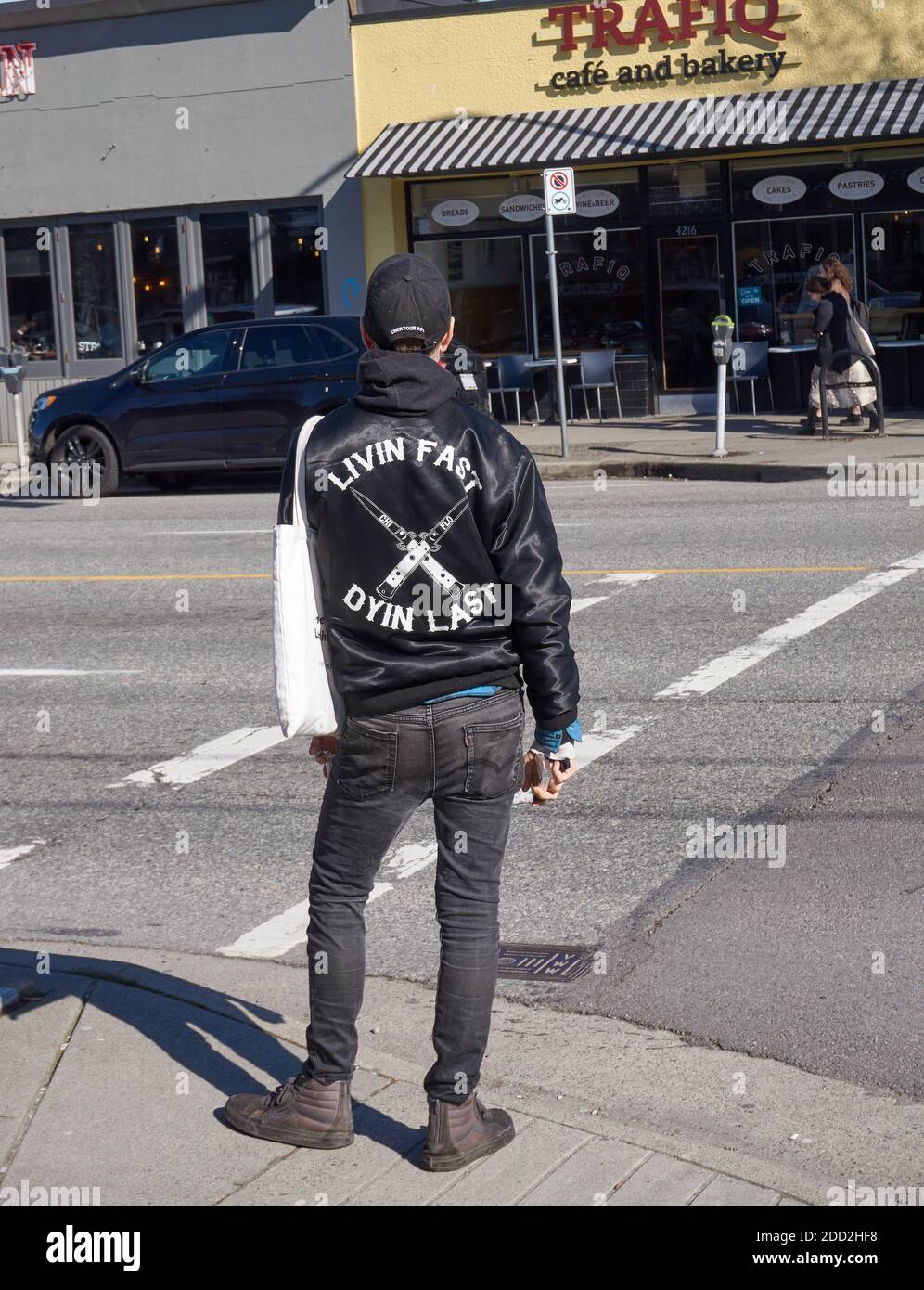 Crossed switchblades hi-res stock photography and images - Alamy