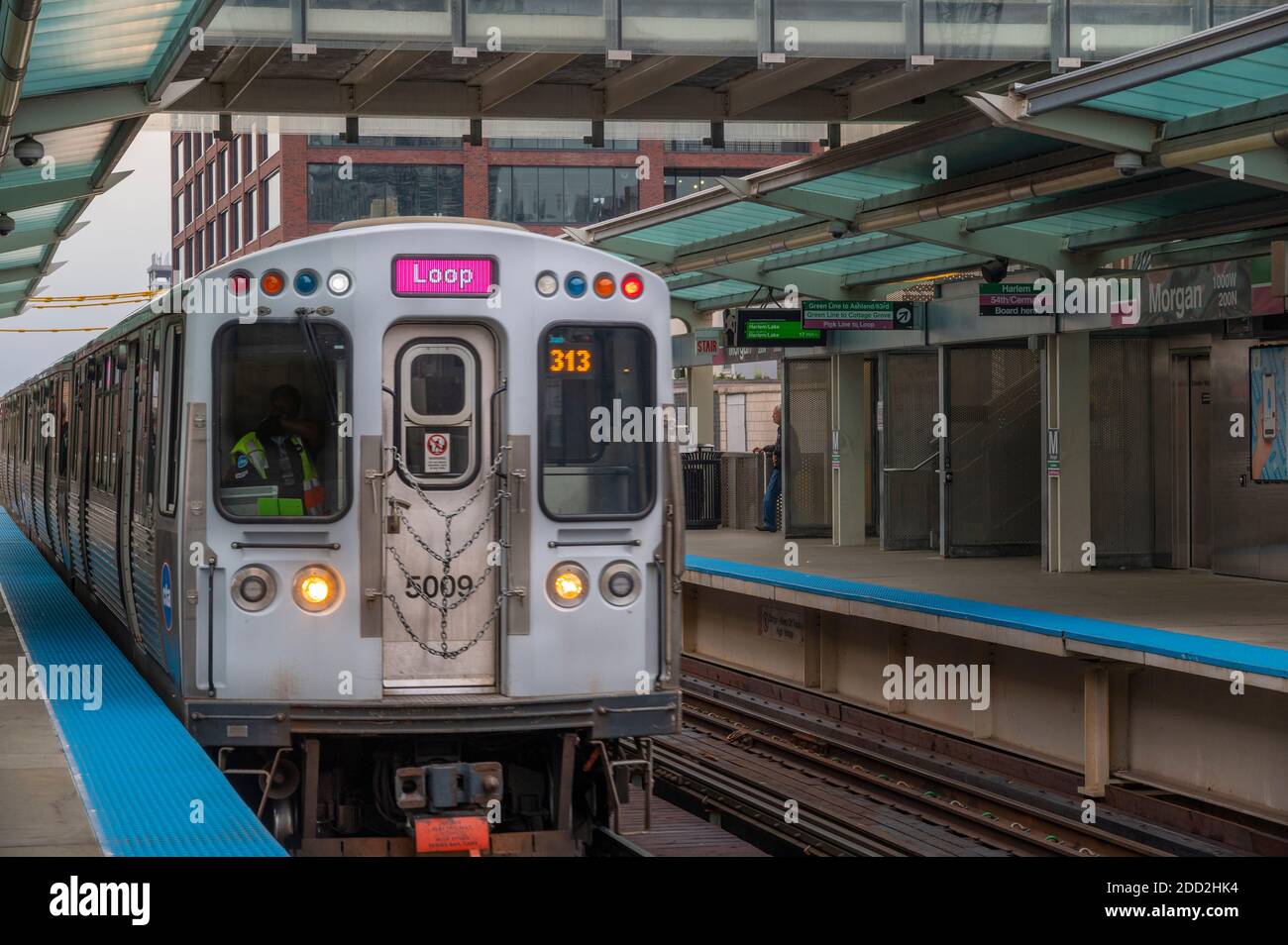 The Loop train stop on the L train or elevated track in Chicago Stock ...
