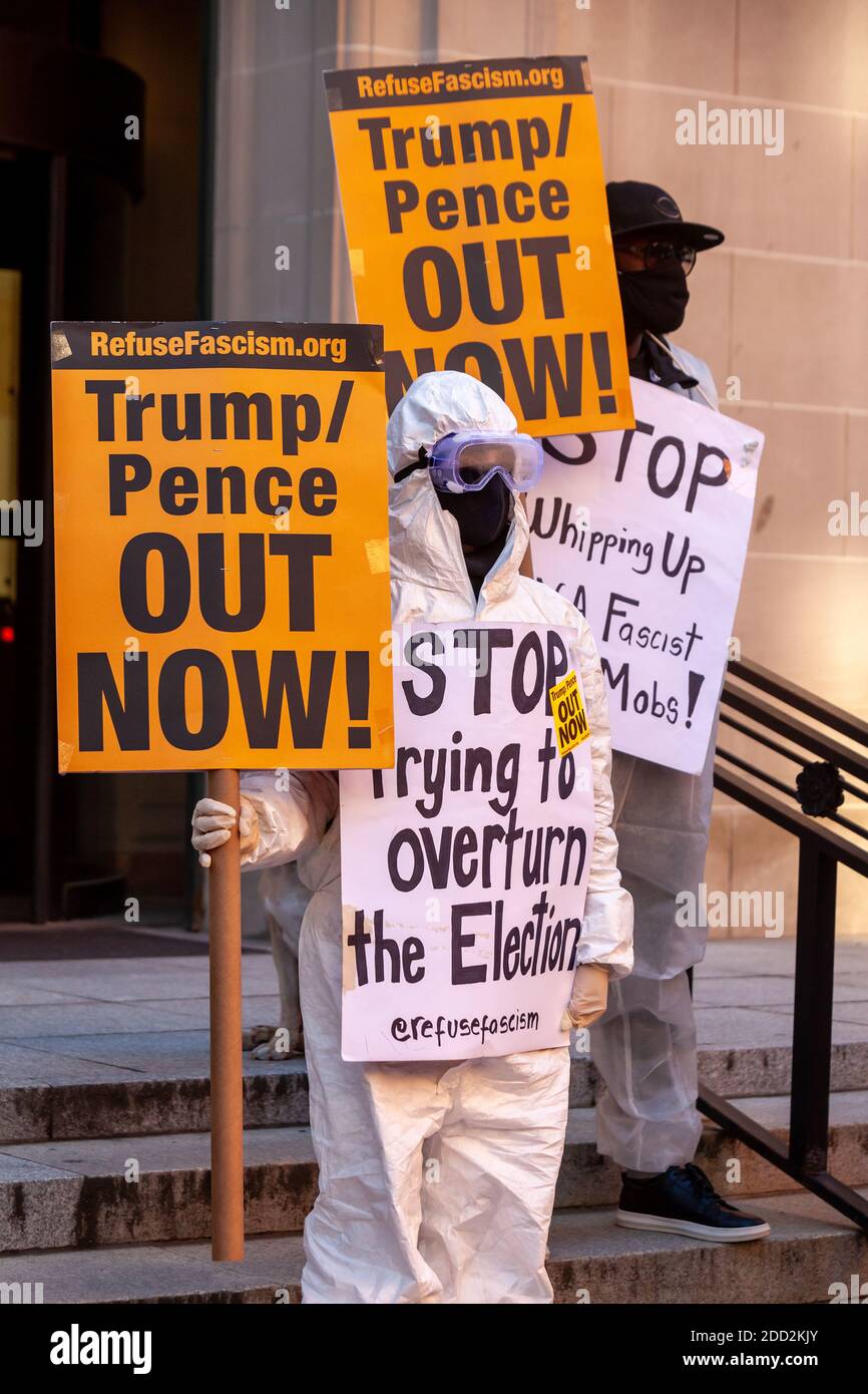 Joe biden standing hi-res stock photography and images - Alamy