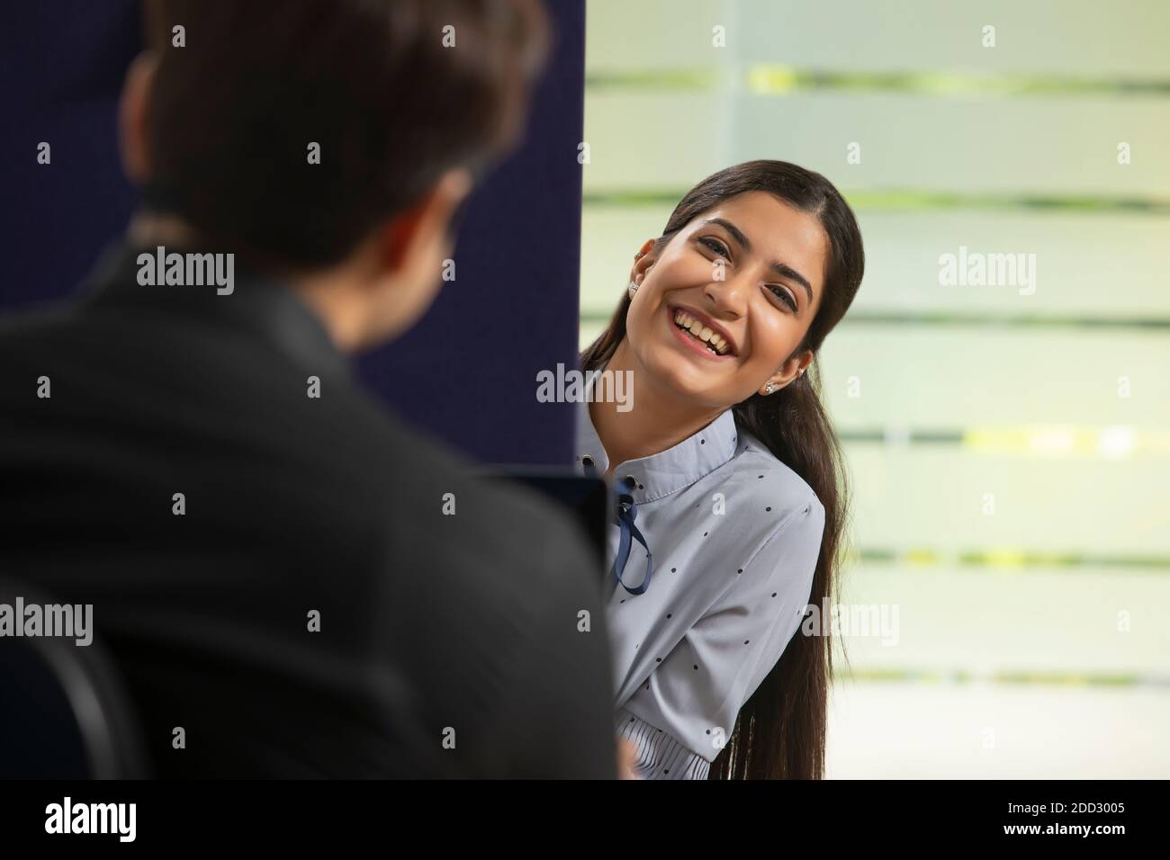 A YOUNG WOMAN HAPPILY TALKING TO COLLEAGUE Stock Photo - Alamy