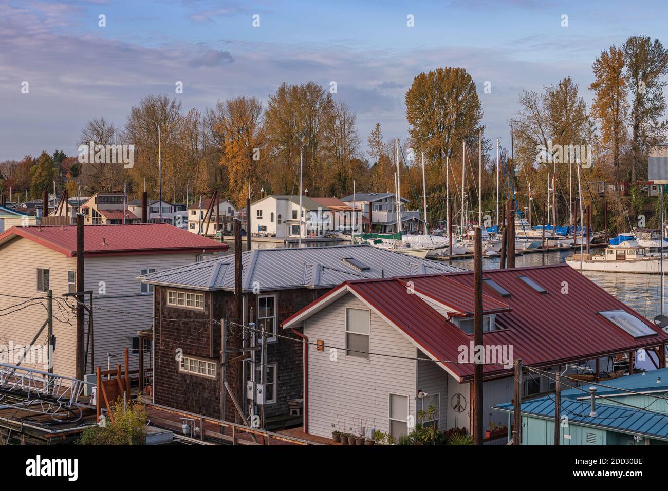 Floating houses and sailboats on a river in Portland Oregon Stock Photo ...