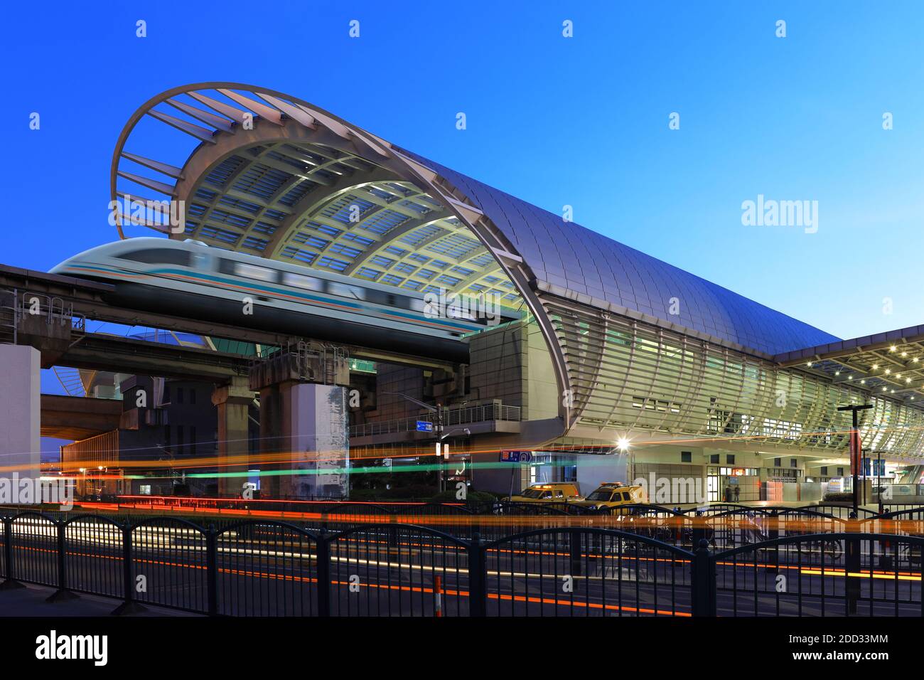 Shanghai maglev train and station Stock Photo - Alamy