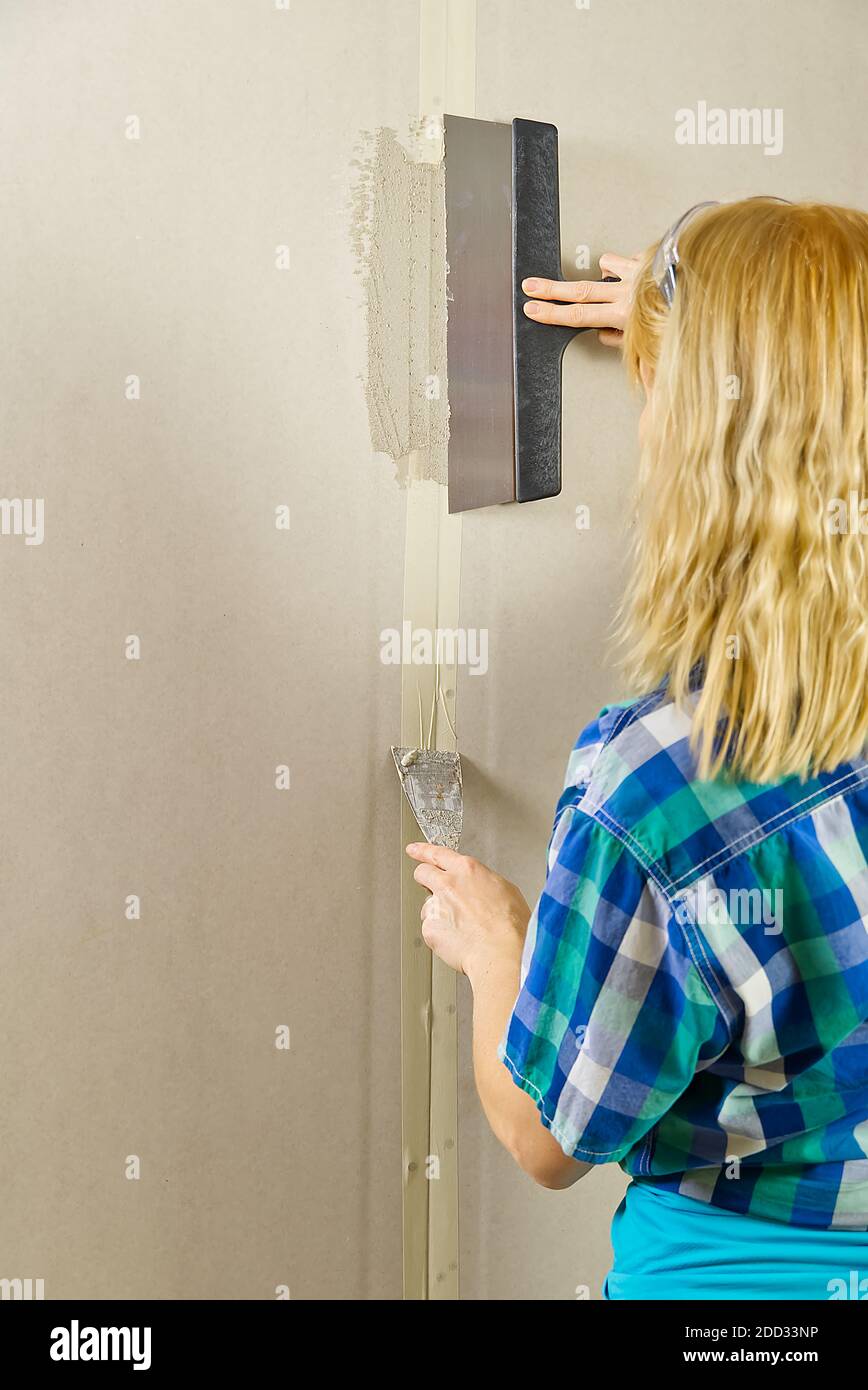 Woman putty wall hi-res stock photography and images - Alamy